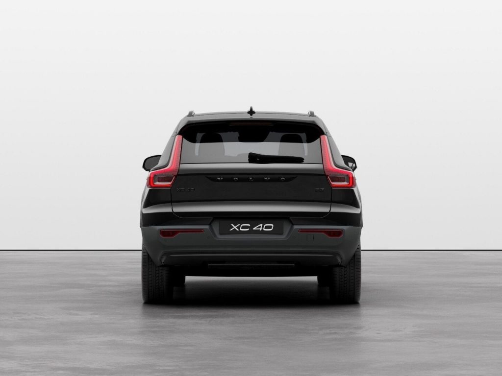Auto nuova VOLVO XC40 B3 Mild Hybrid aut. Ultra Black Edition - MY25 - Motorsclub.com ...